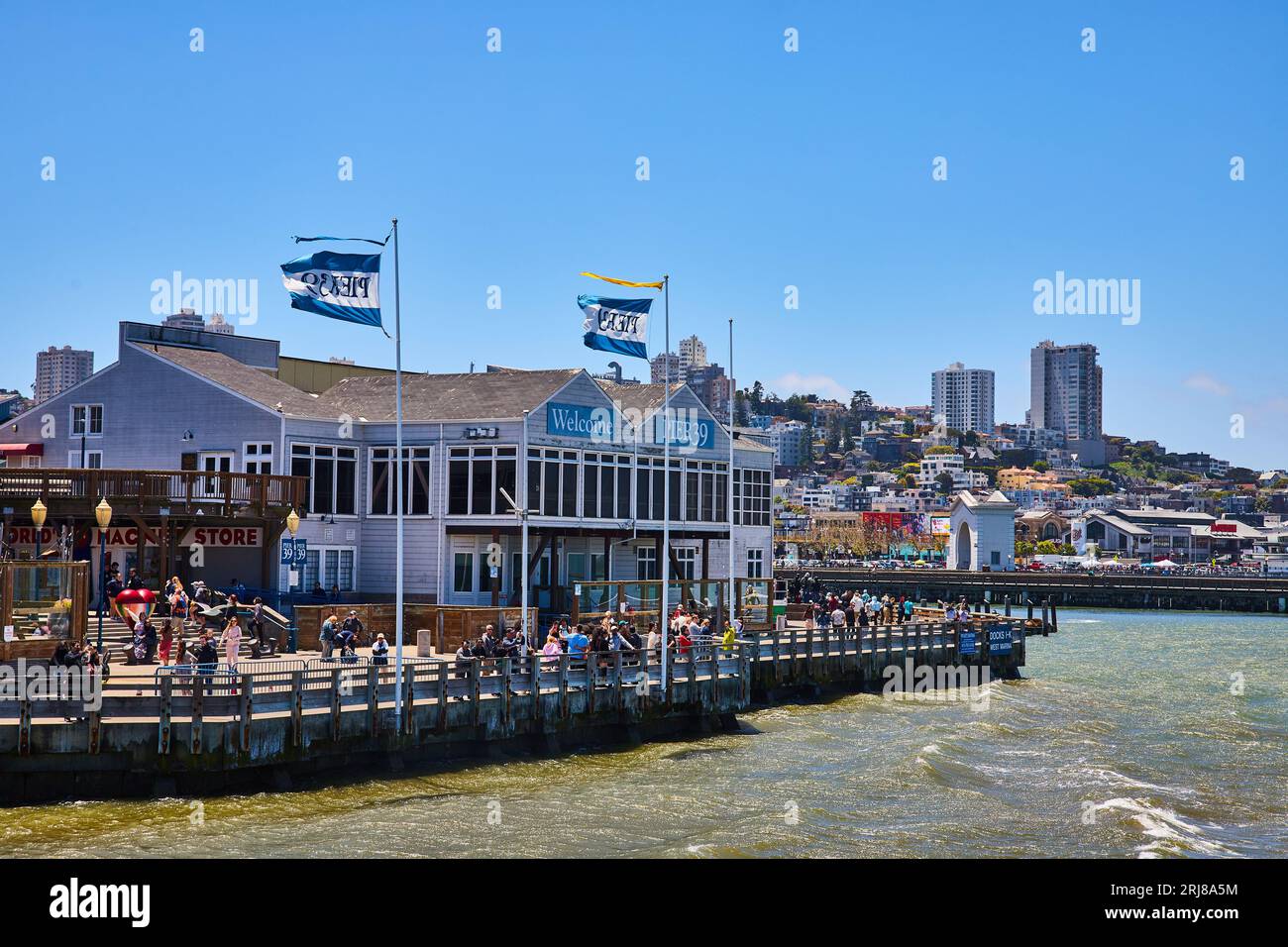 Welcome crowd hi-res stock photography and images - Alamy
