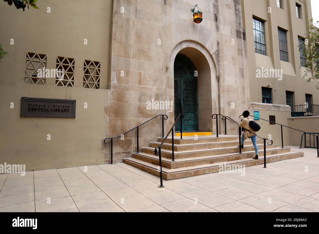 Los Angeles, California: view of LOS ANGELES Public Library - Central ...