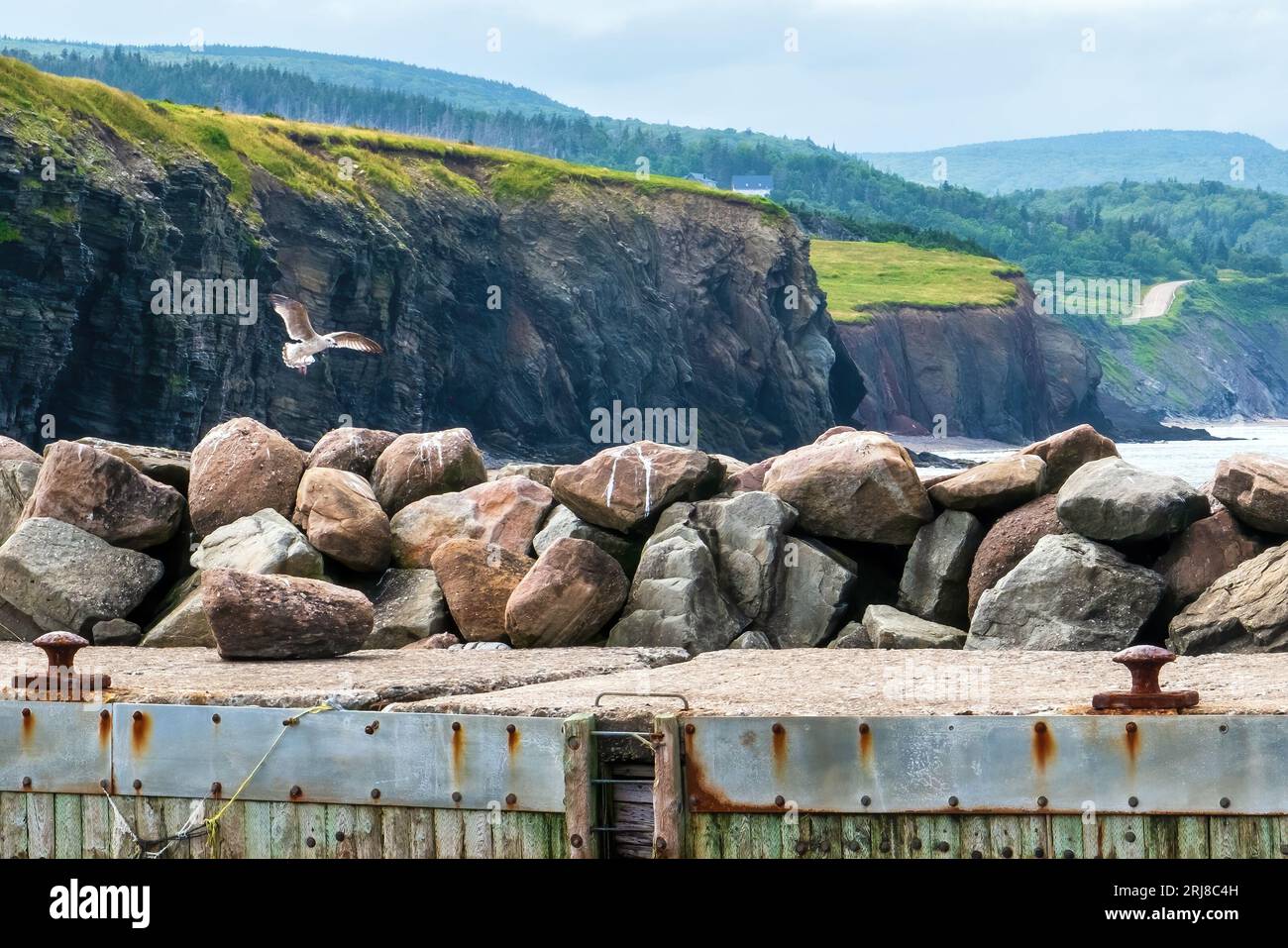 Rock breakwall hi-res stock photography and images - Alamy