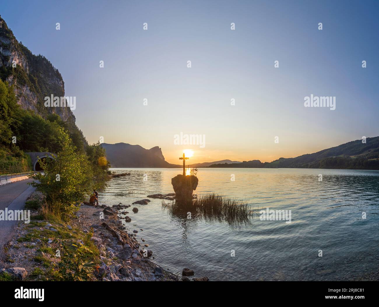 Mondsee: lake Mondsee, boulder with cross Kreuzstein, rock face ...