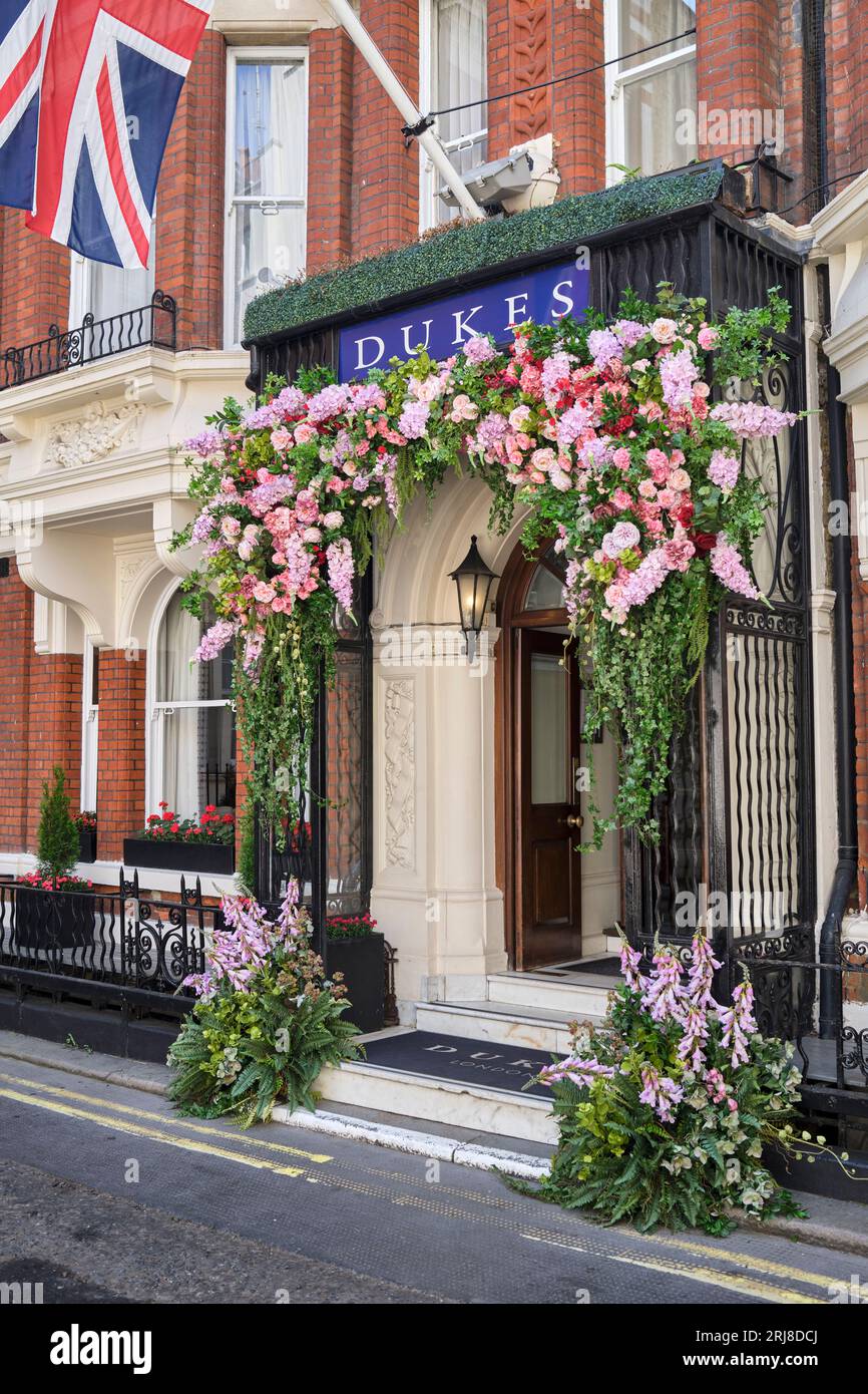 Dukes Hotel St James Mayfair London Stock Photo - Alamy