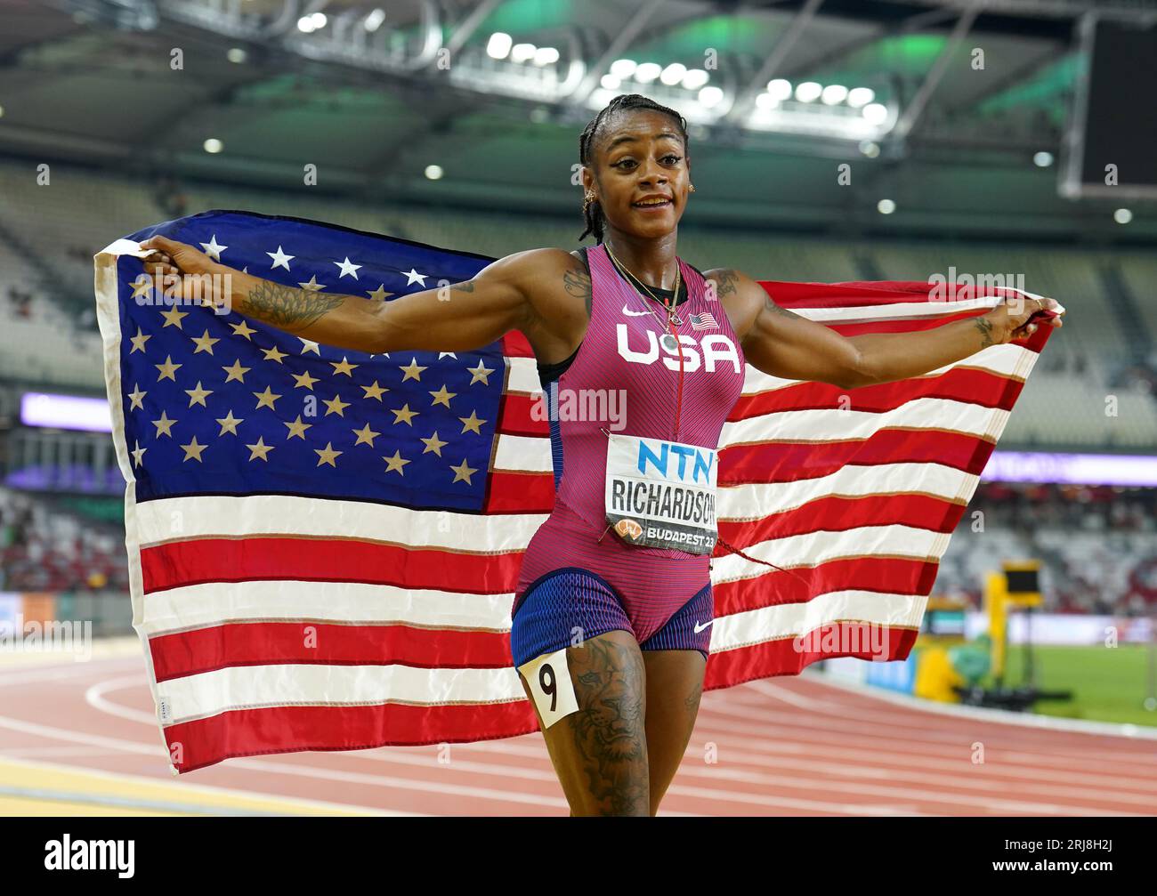 USA's Sha'Carri Richardson celebrates gold following the Women's 100m ...