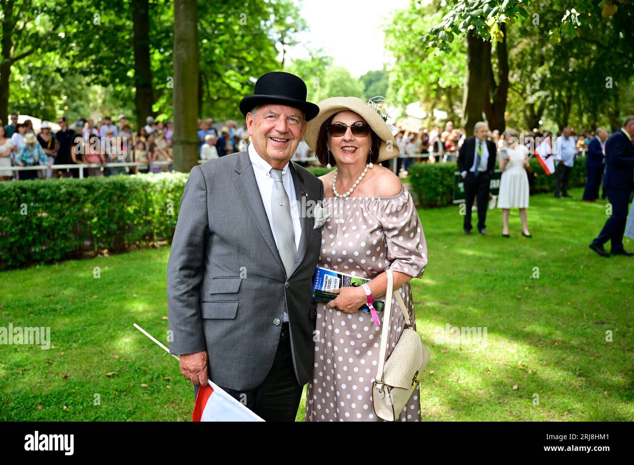 Jörg Woltmann (KPM) und Christine Larkin-Peter beim Pferderennen des ...