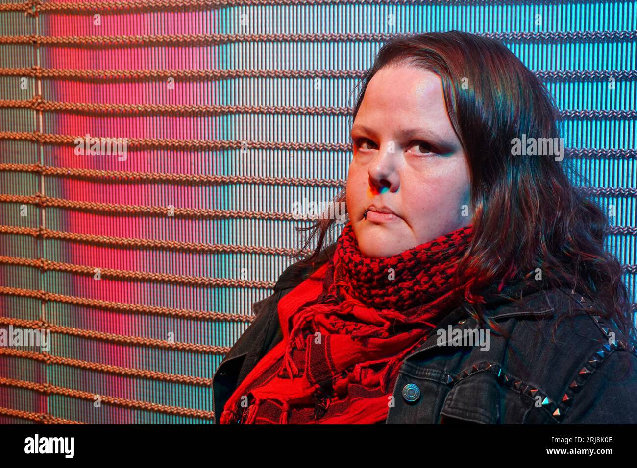 Person looking at the camera hi-res stock photography and images - Alamy