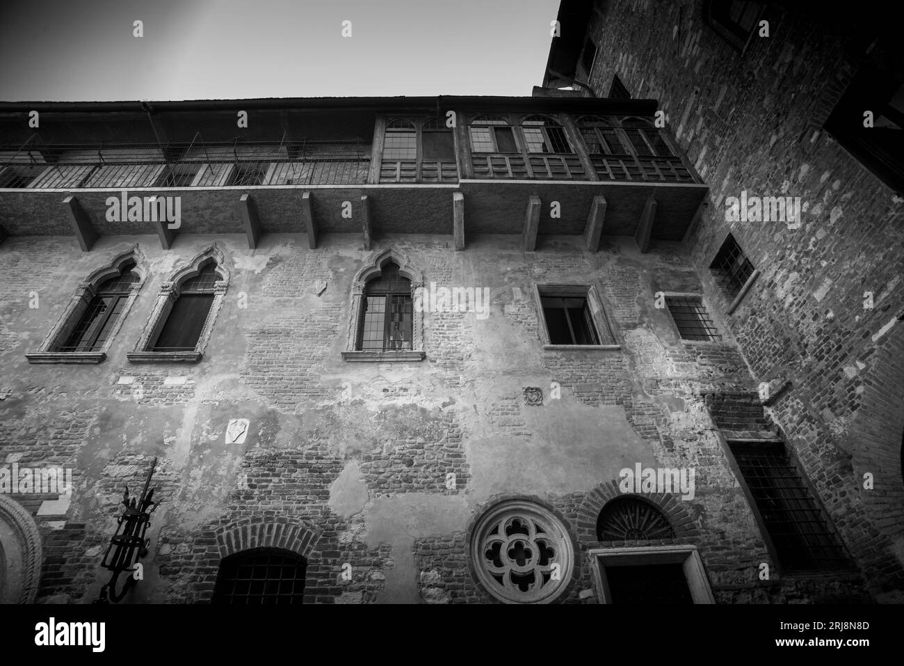 Romeo and Juliet house with balcony in Verona Stock Photo - Alamy