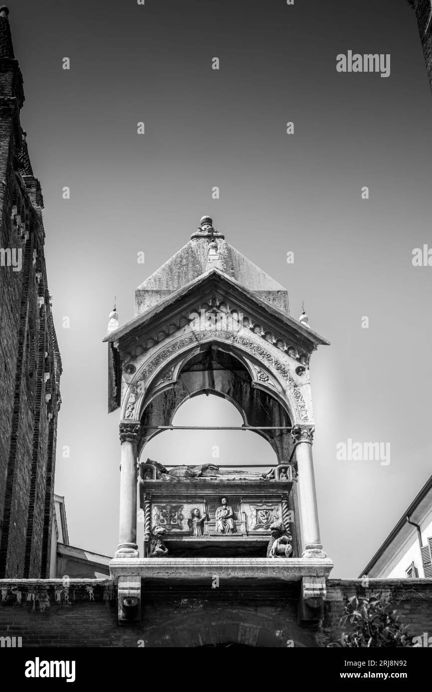 Crowded in city center Black and White Stock Photos & Images - Alamy