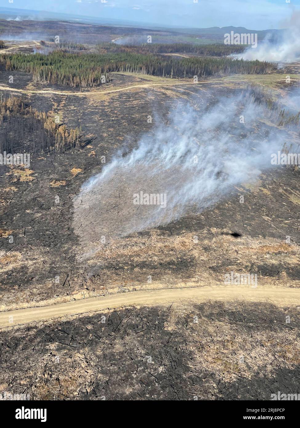 (230821) -- BRITISH COLUMBIA, Aug. 21, 2023 (Xinhua) -- This aerial ...