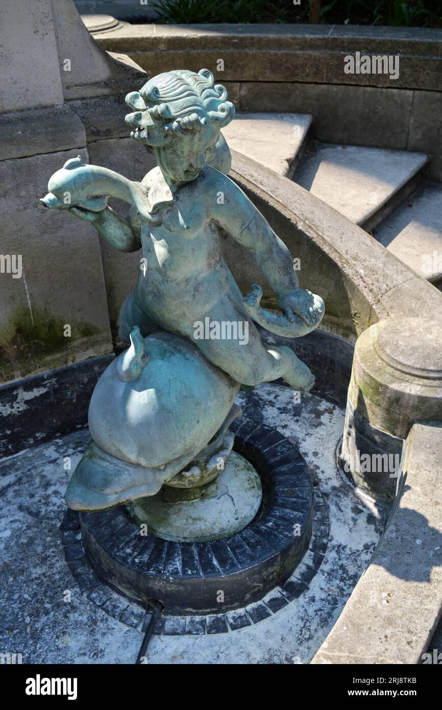 Cherub Figures in the Fountain St James Church Piccadilly London ...