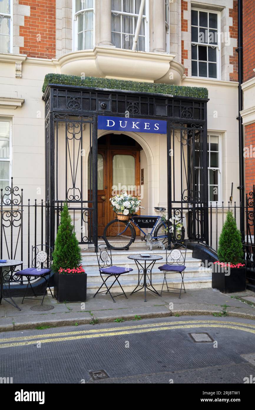 Dukes Hotel St James Mayfair London Stock Photo - Alamy