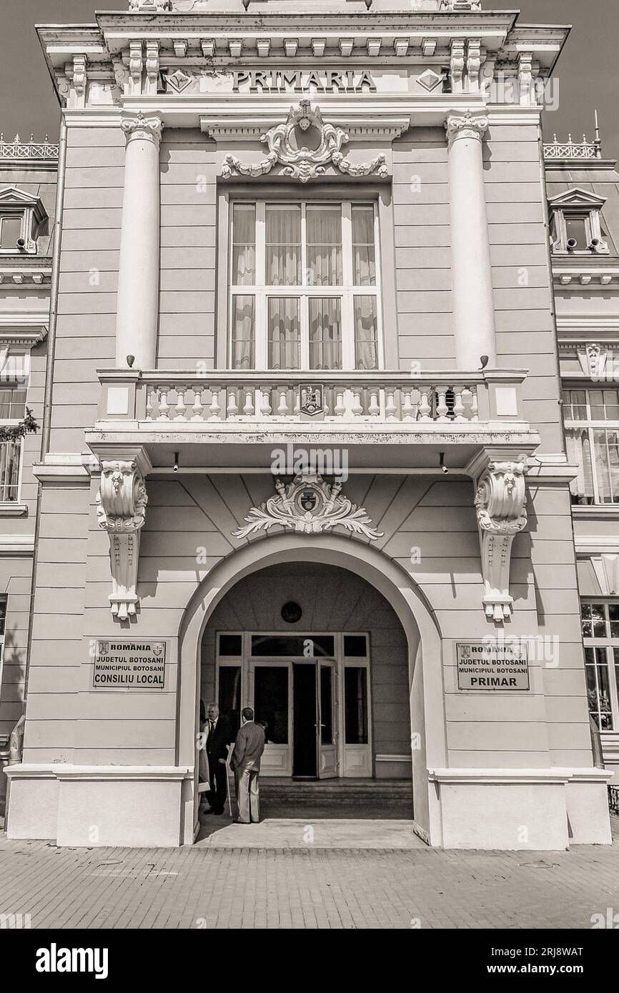 A large commercial building with multiple windows and an open entrance ...