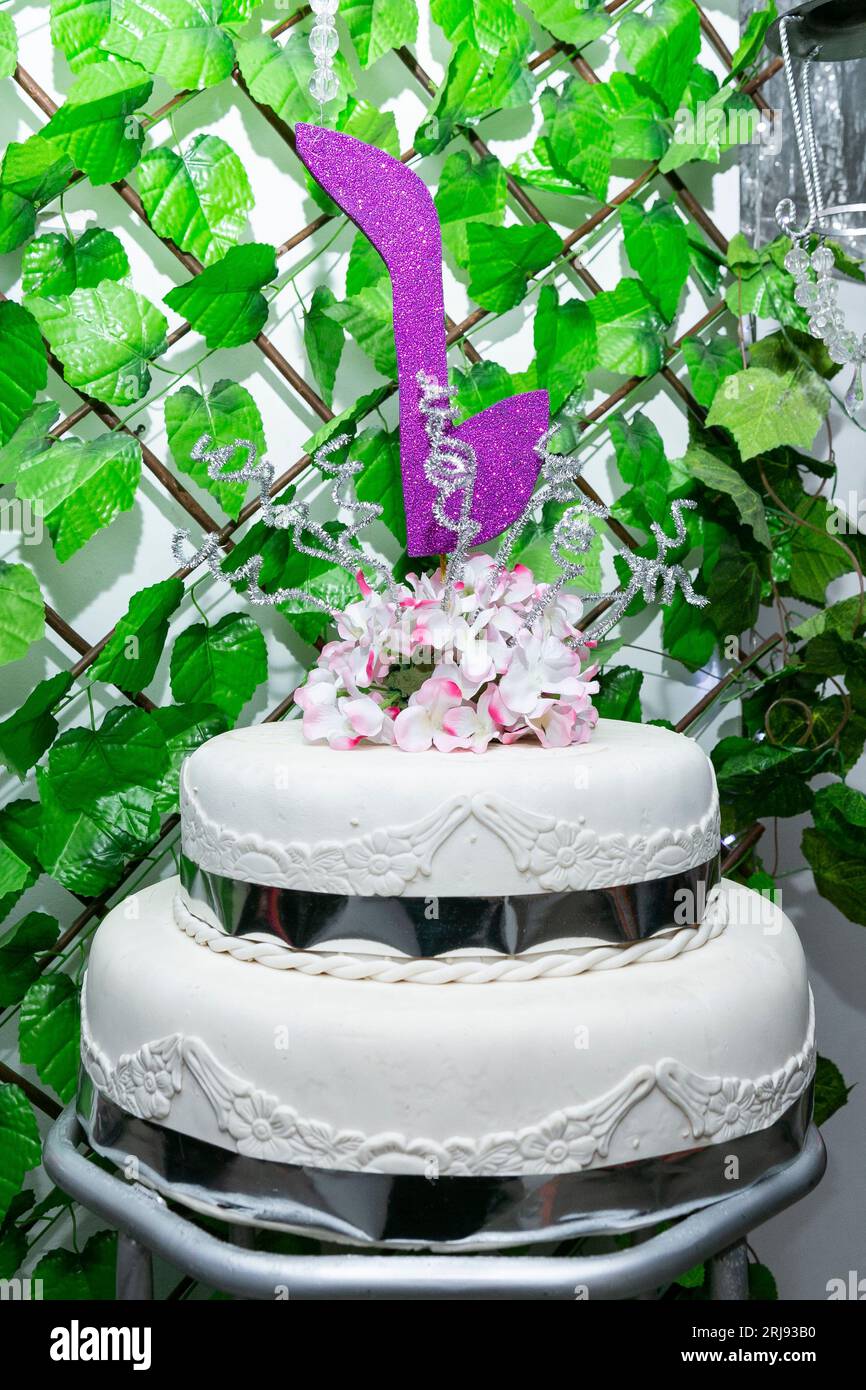 Wedding cake party hi-res stock photography and images - Alamy