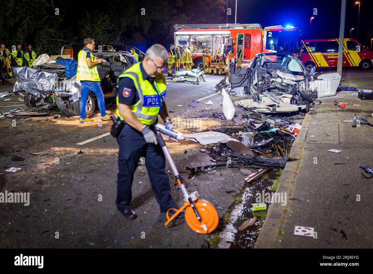 Crashed cars hi-res stock photography and images - Alamy