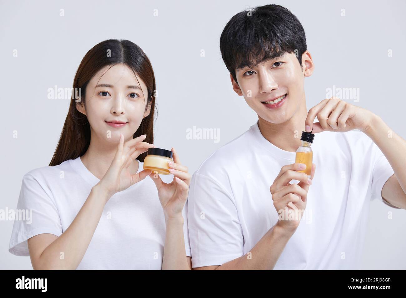 Cosmetics woman friends cream hi-res stock photography and images - Alamy