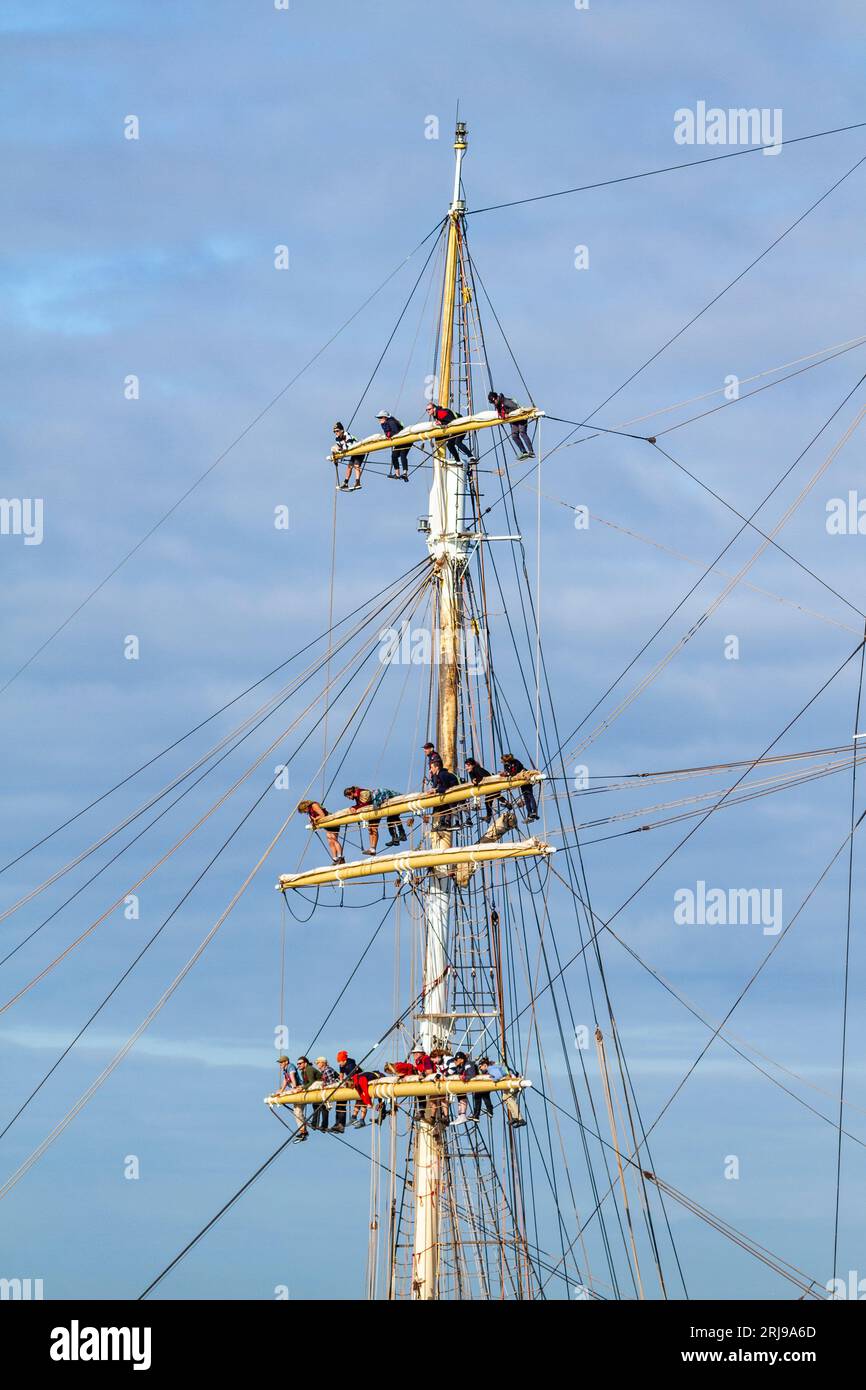 Three masted ship square rig hi-res stock photography and images - Alamy