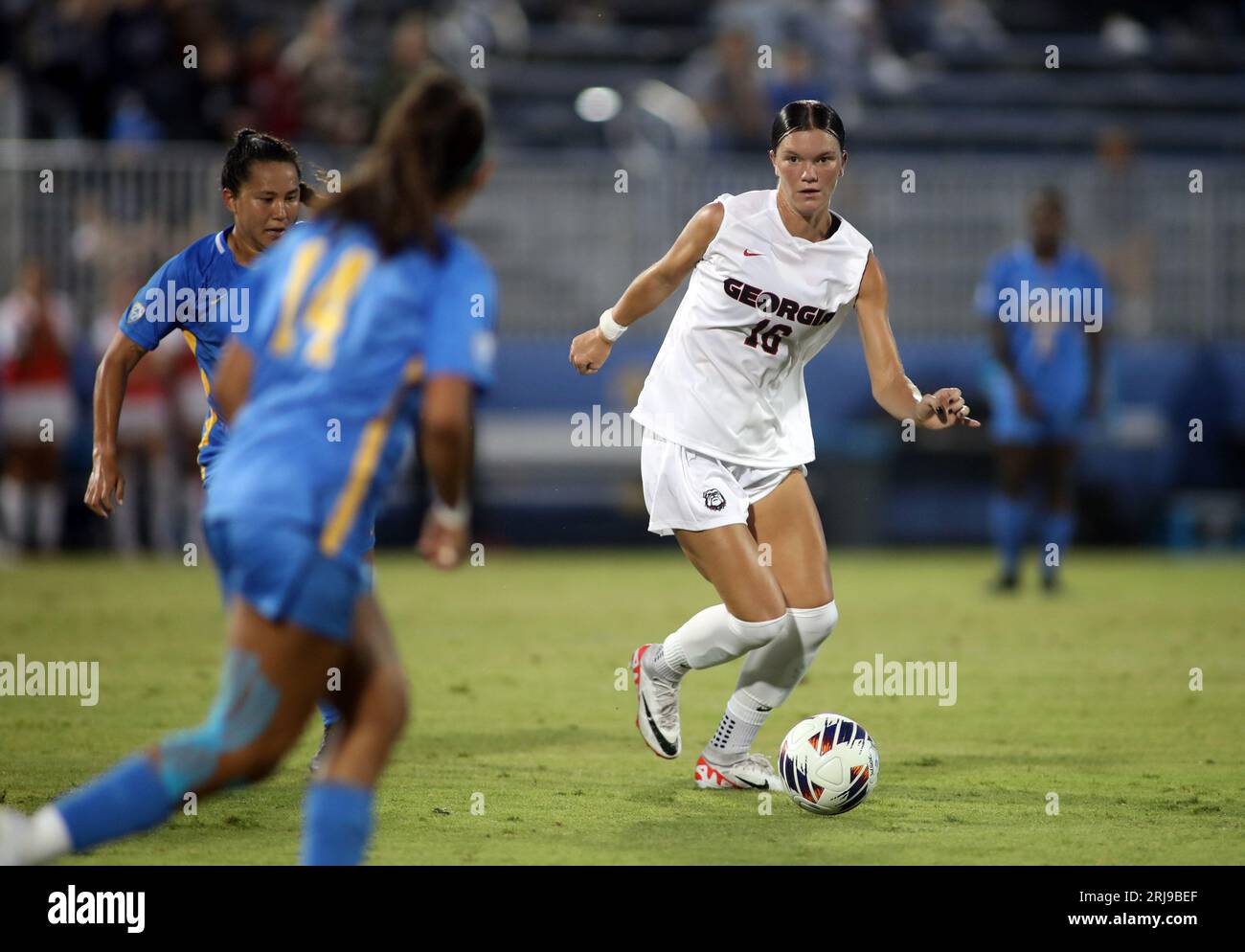 August 17, 2023 - Georgia Bulldogs midfielder Ellie Gilbert #16 during ...