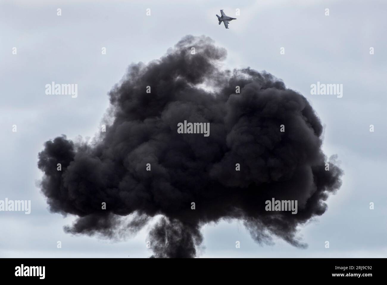 RAAF F18 simulated bombing run at Avalon Airshow Stock Photo - Alamy