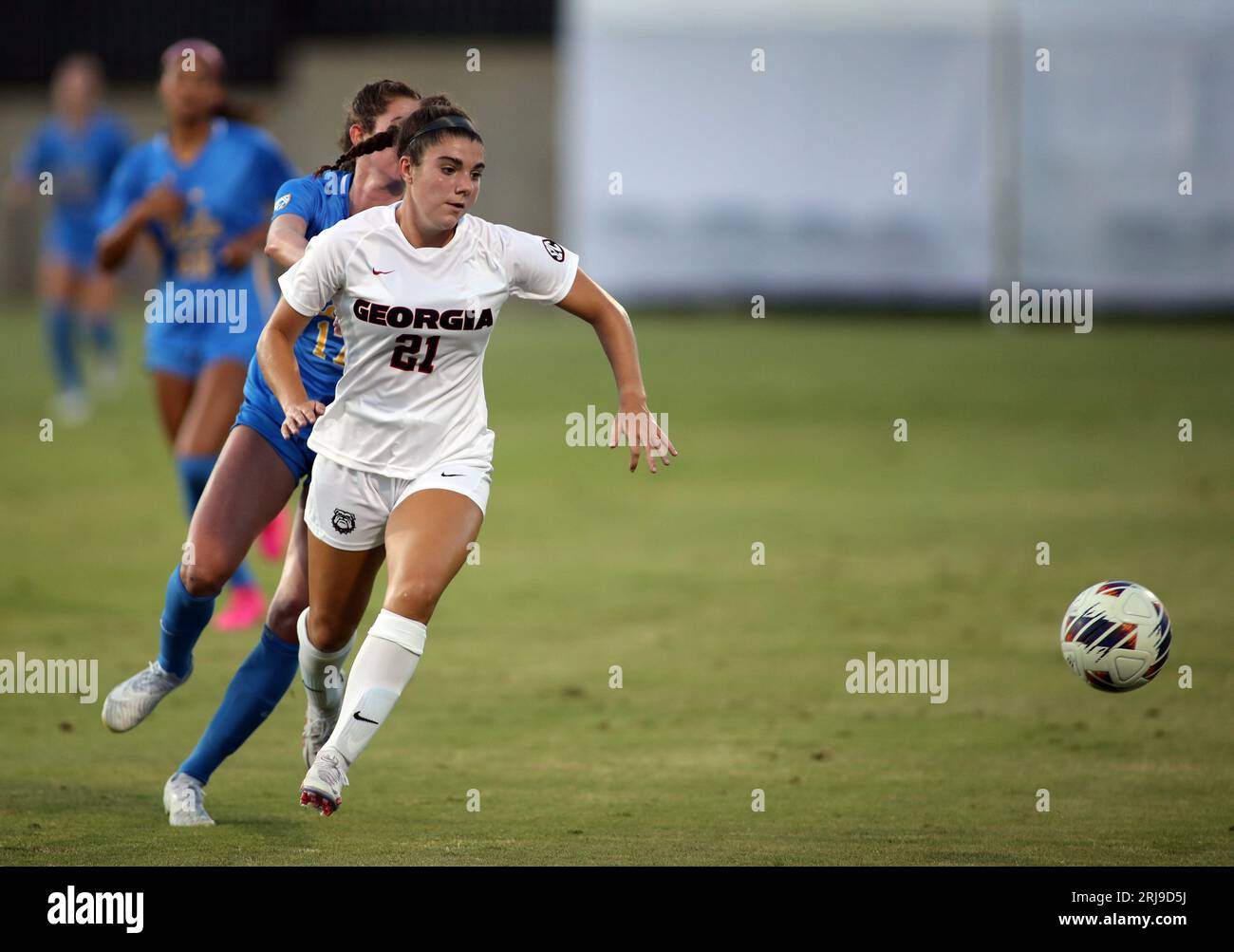 August 17, 2023 - Georgia Bulldogs midfielder Devon Winters #21 during ...