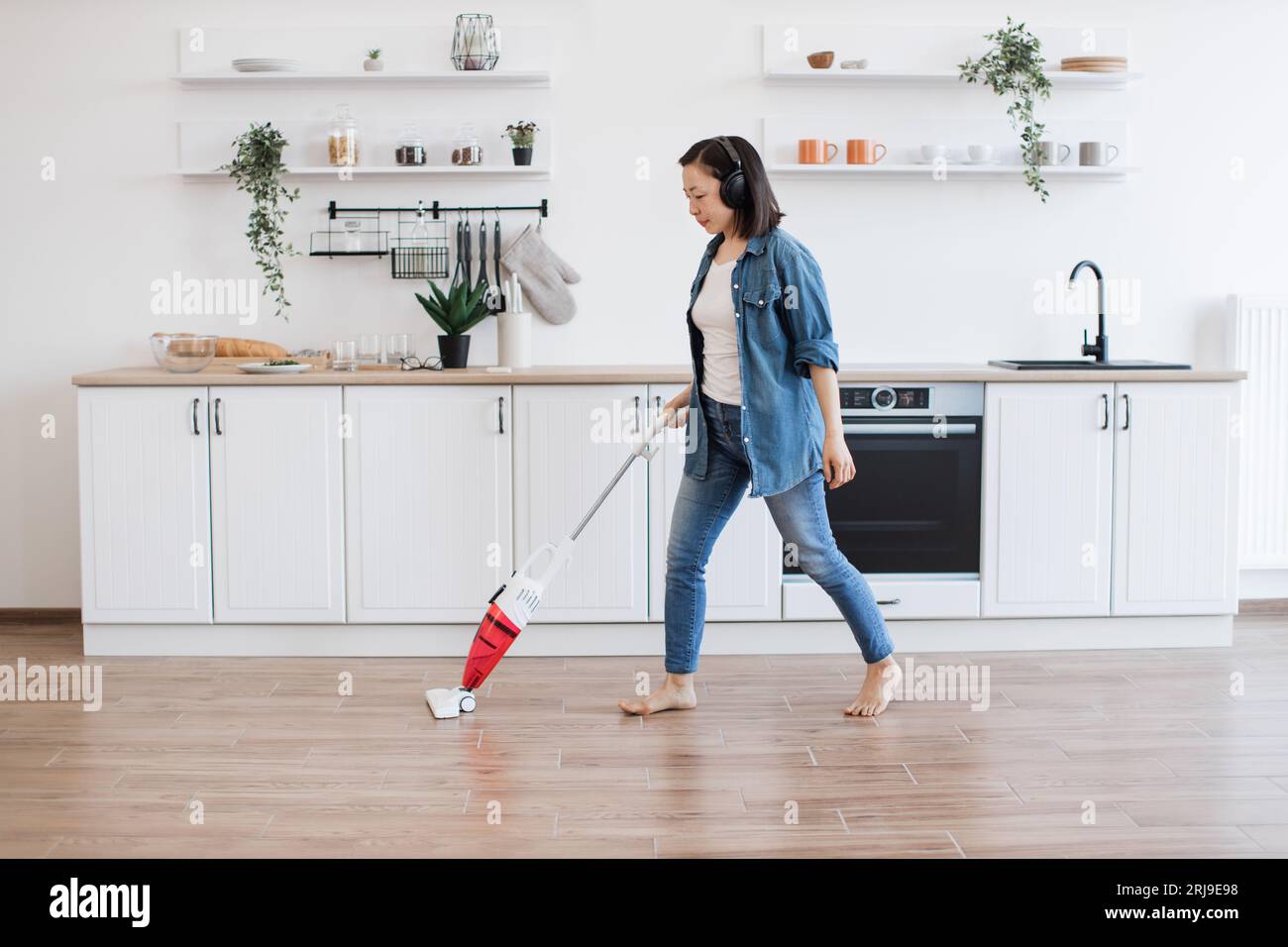 Upright cordless vacuum hi-res stock photography and images - Alamy