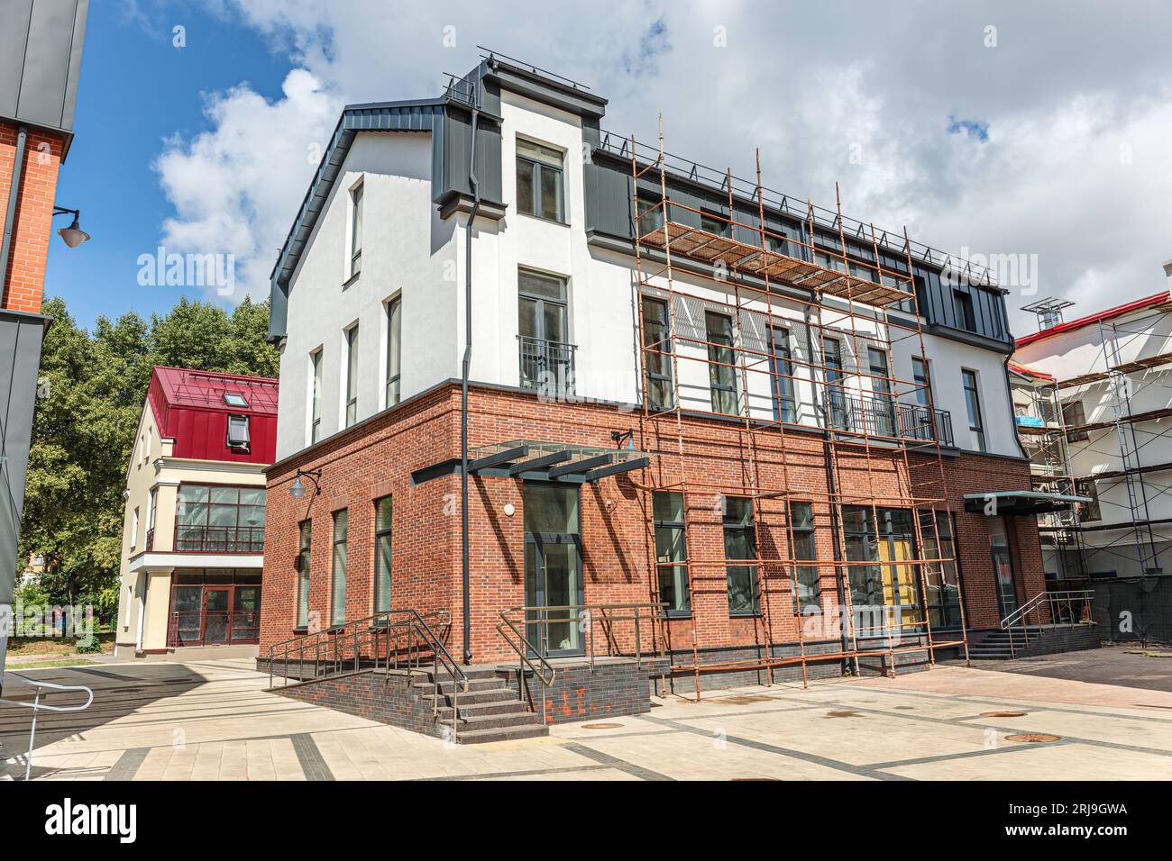 Facade old building against hi-res stock photography and images - Alamy