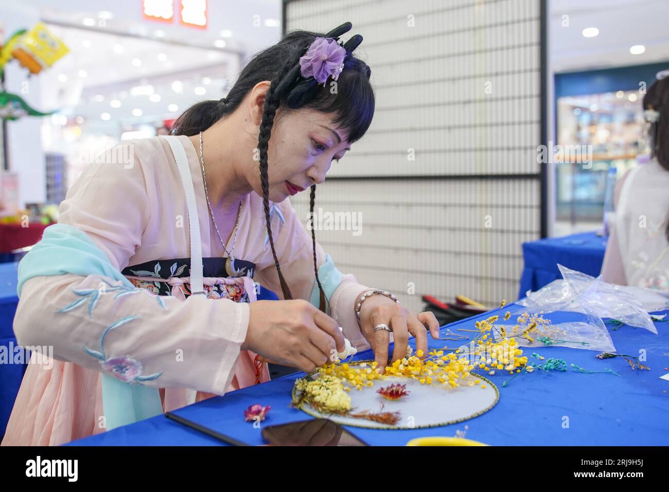 **CHINESE MAINLAND, HONG KONG, MACAU AND TAIWAN OUT** Hanfu enthusiasts ...