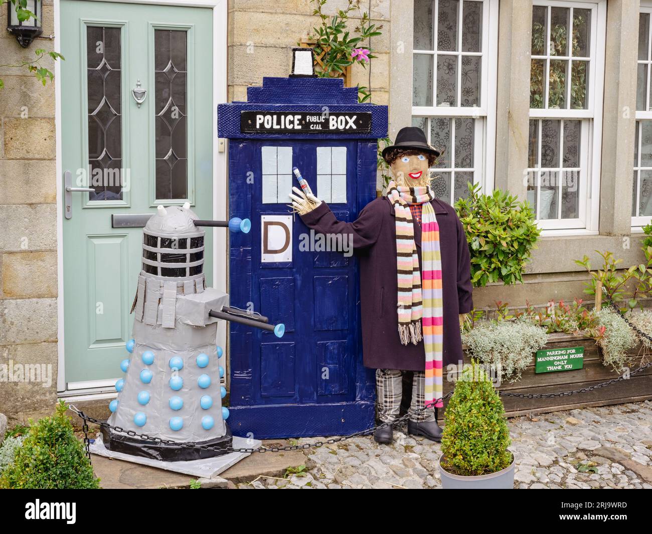 Dr who scarecrow hi-res stock photography and images - Alamy