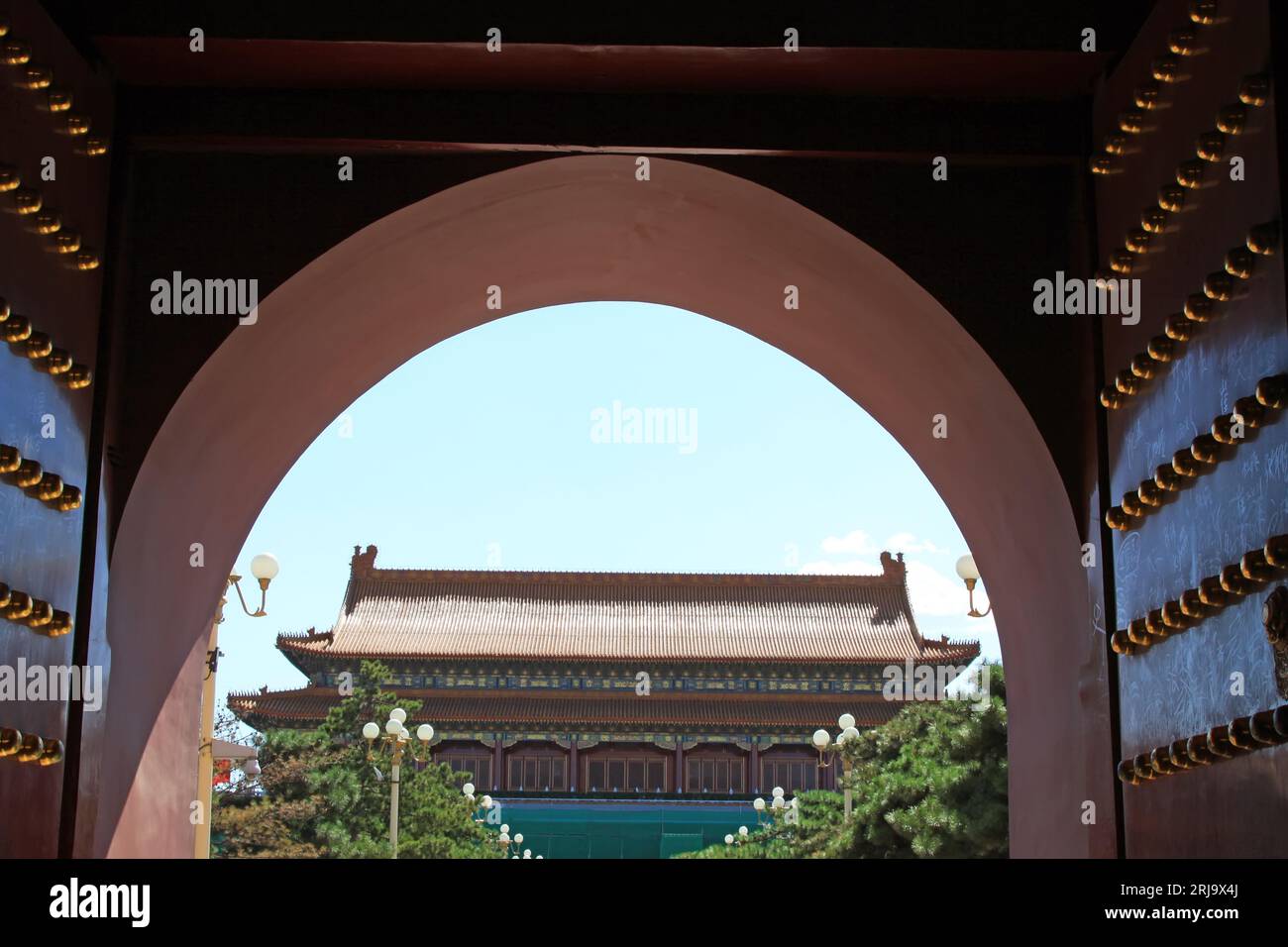 China moon door hi-res stock photography and images - Alamy