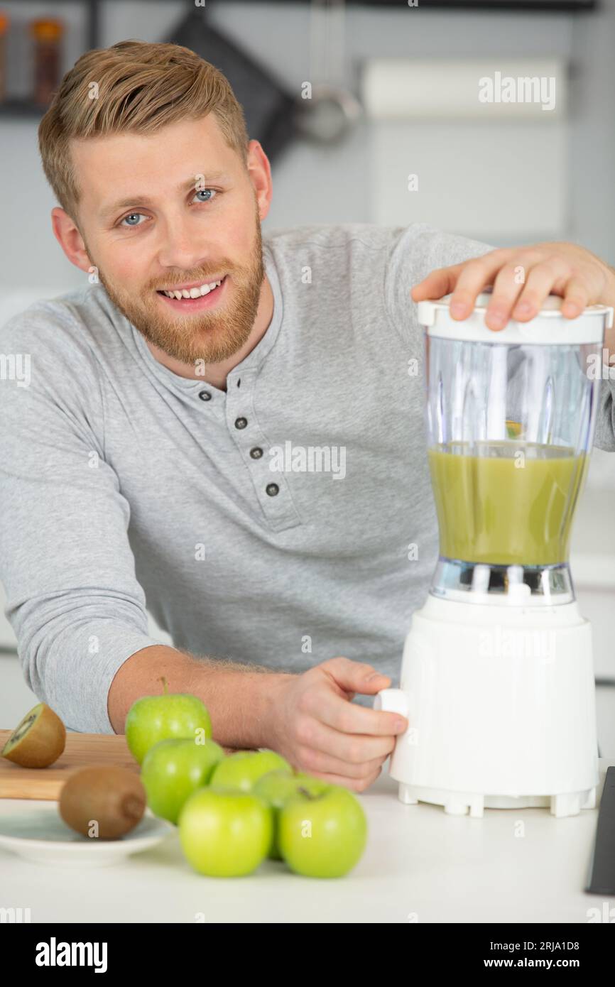 man juicing fruit to make a healthy drink Stock Photo - Alamy