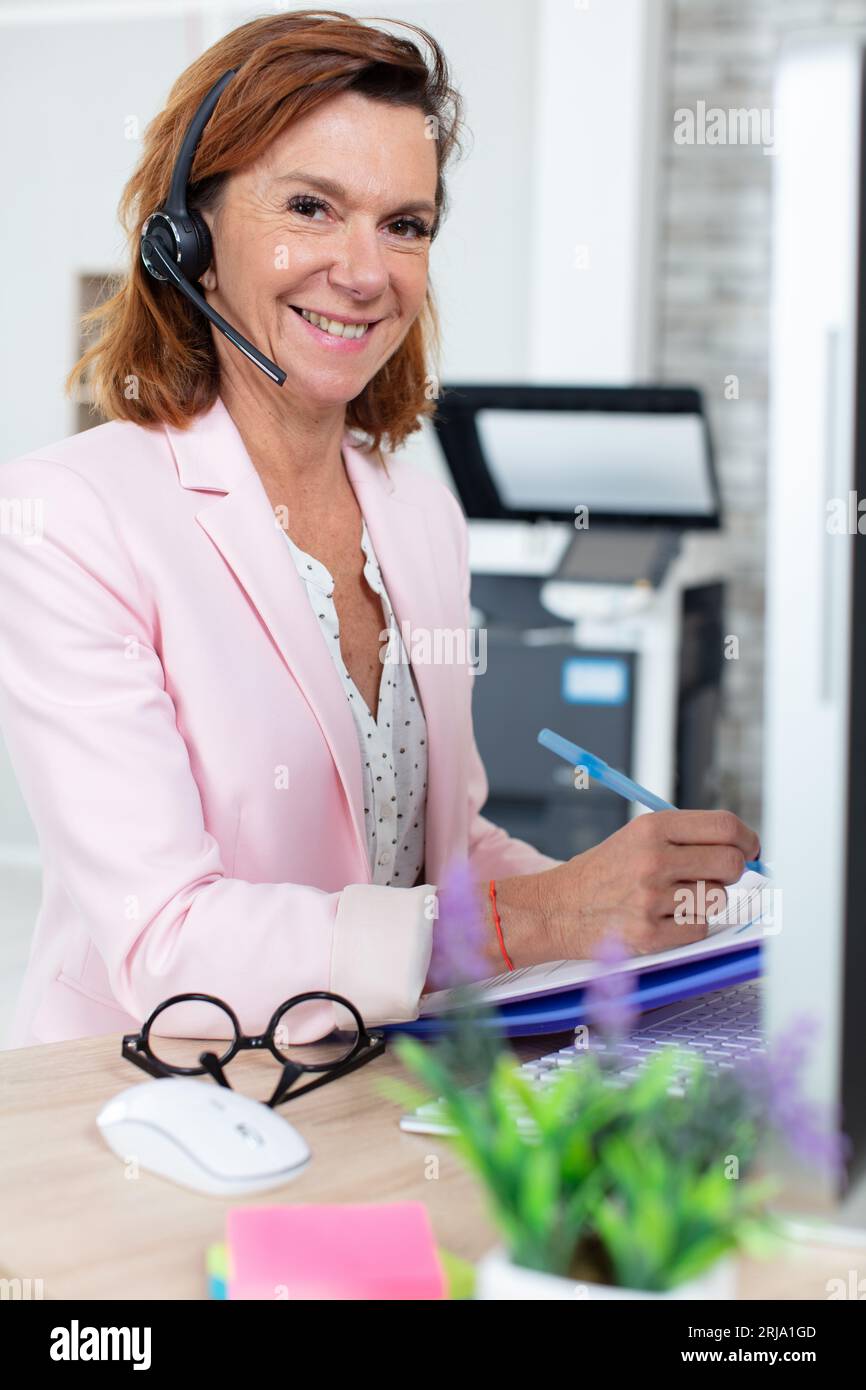 Mature secretary hi-res stock photography and images - Alamy