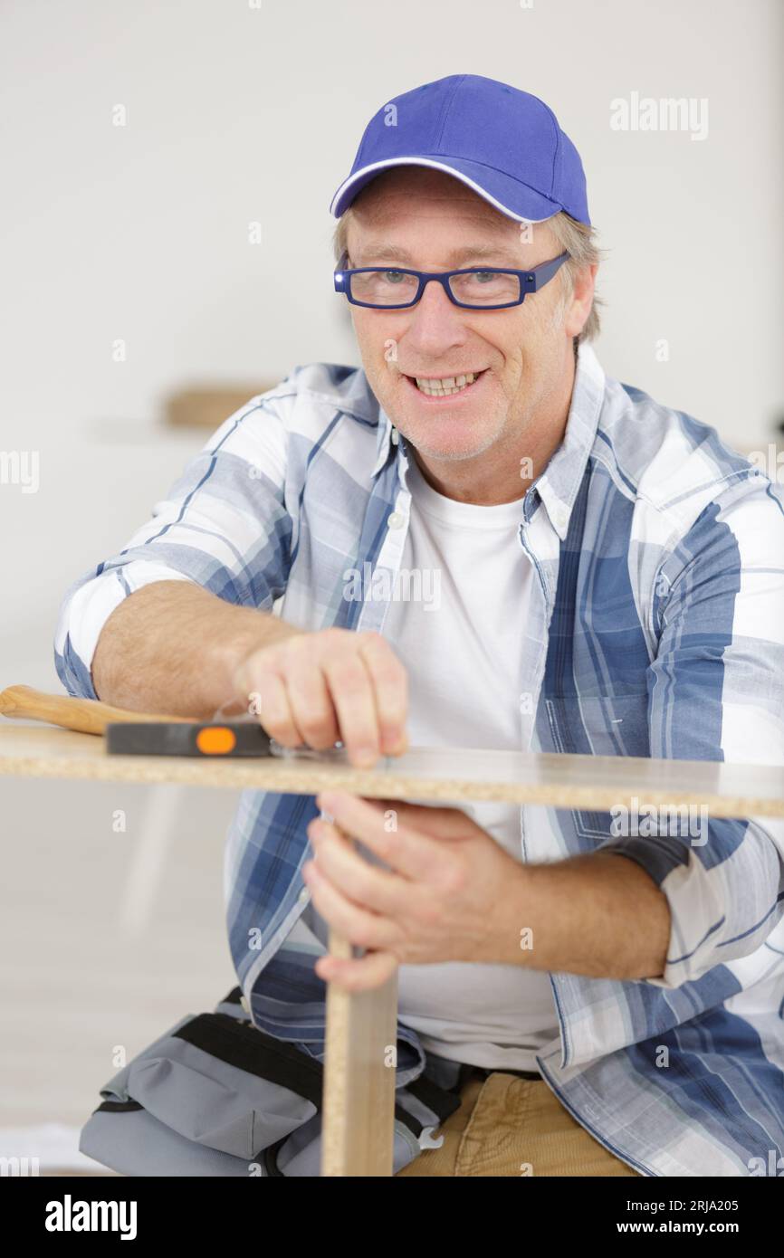 Man doing manual labor hi-res stock photography and images - Alamy