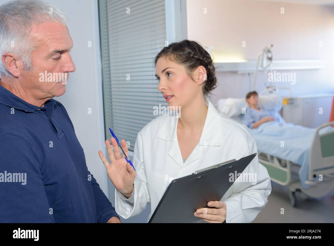 Doctor talking to patients hi-res stock photography and images - Alamy