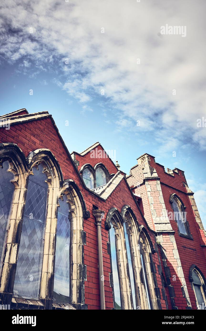 Red window frames hi-res stock photography and images - Alamy