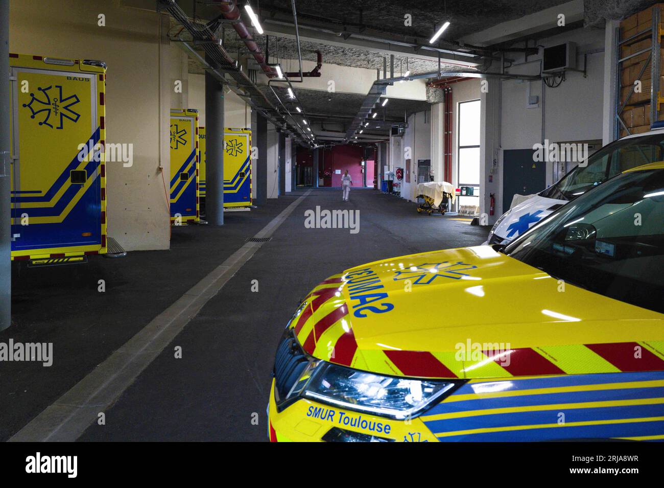 Toulouse, France. 14th Aug, 2023. A team in action with a yellow Samu ...