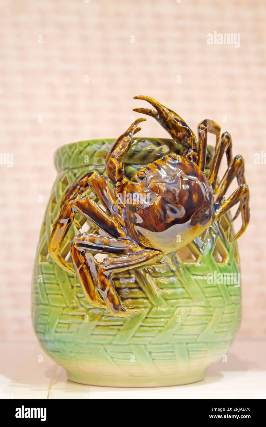 Ceramic crabs hi-res stock photography and images - Alamy