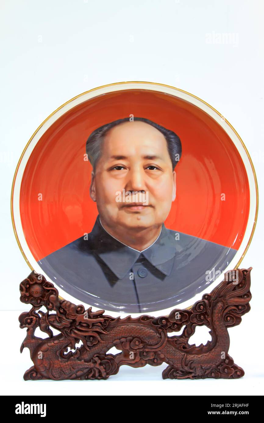 Tangshan, September 17: Mao Zedong image on a plate, ceramic products ...