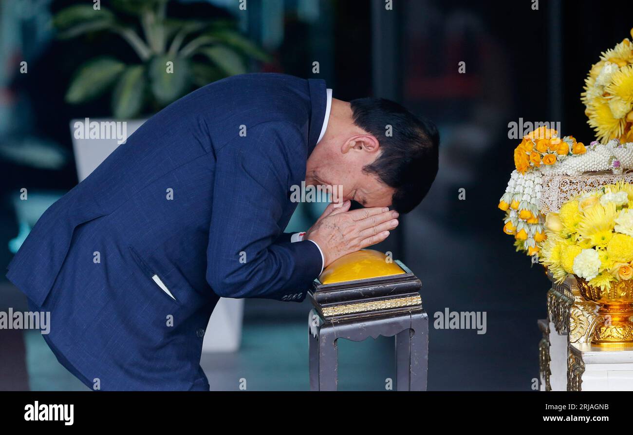 Bangkok, Thailand. 22nd Aug, 2023. Former Thai Prime Minister Thaksin Shinawatra prays in front ...