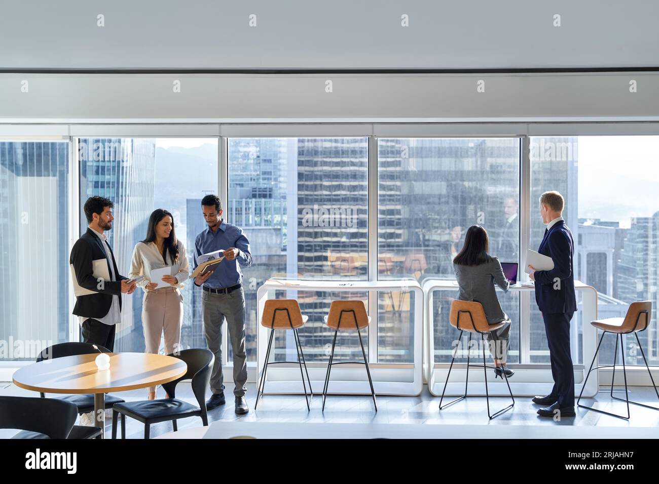 Teamwork corporate business people hi-res stock photography and images ...