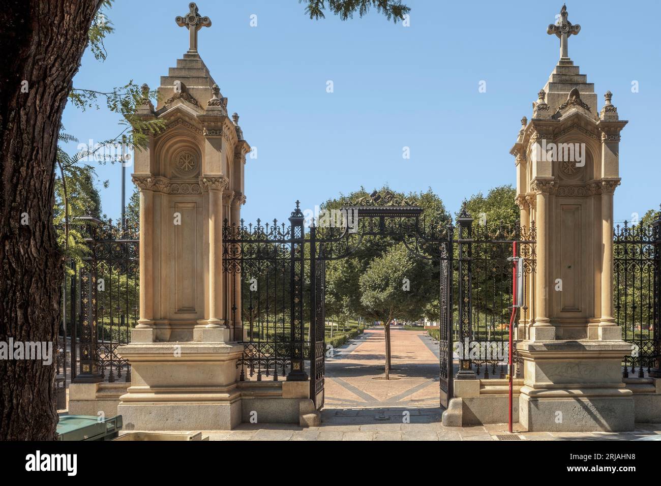 Parque de las Adoratrices in Guadalajara, bars, doors, pilasters and ...