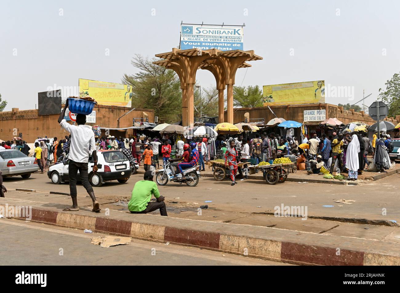 NIGER, Niamey, Grande Marche, grand market / Grosser Markt Stock Photo ...