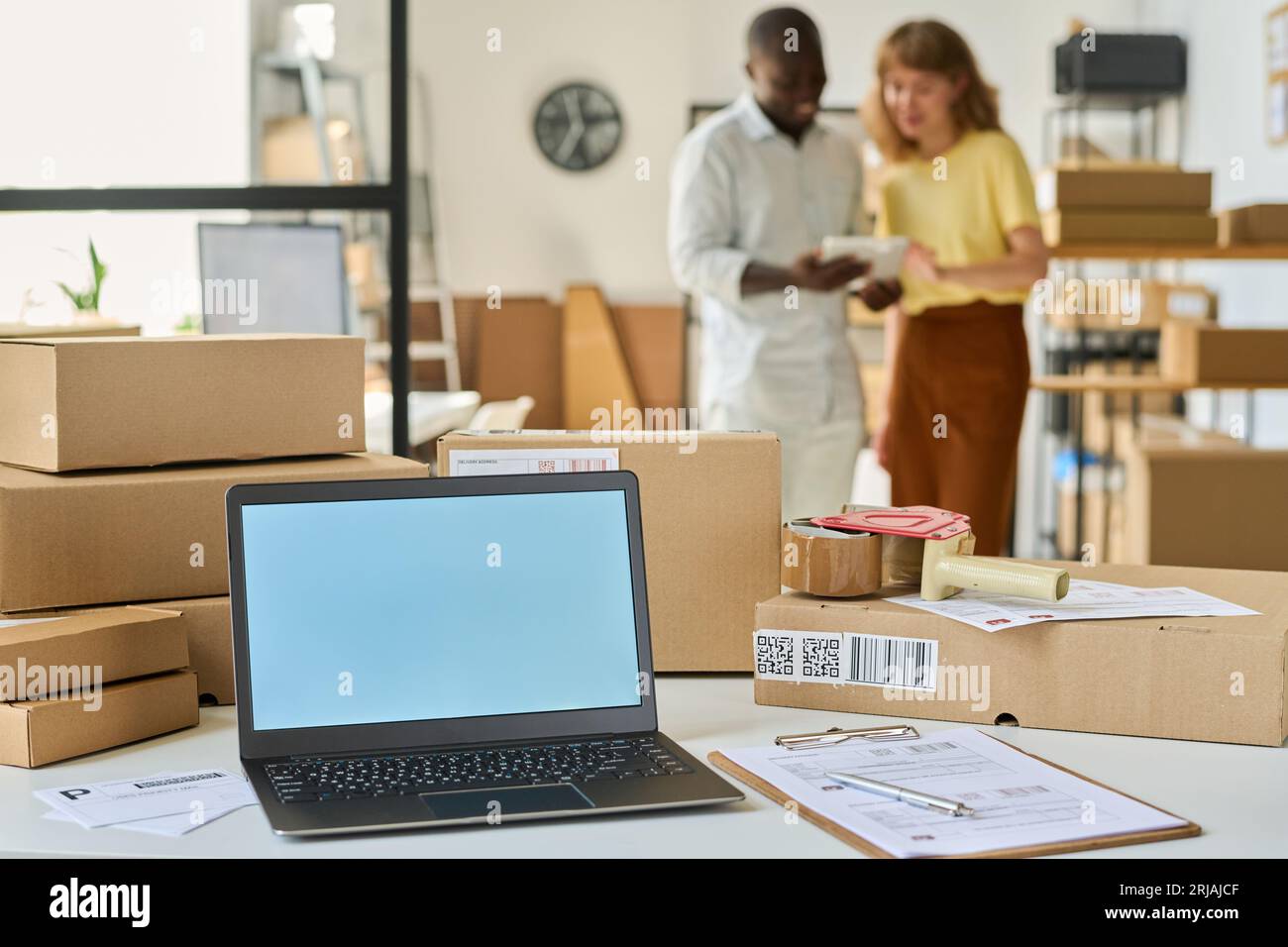 Blank white screen computer hi-res stock photography and images - Alamy
