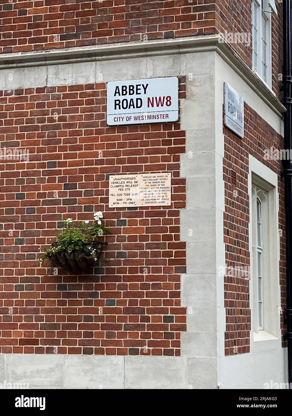 Abbey road sign hi-res stock photography and images - Alamy
