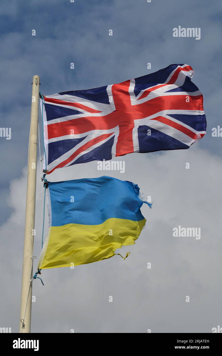 Nato flag and uk flag hi-res stock photography and images - Alamy