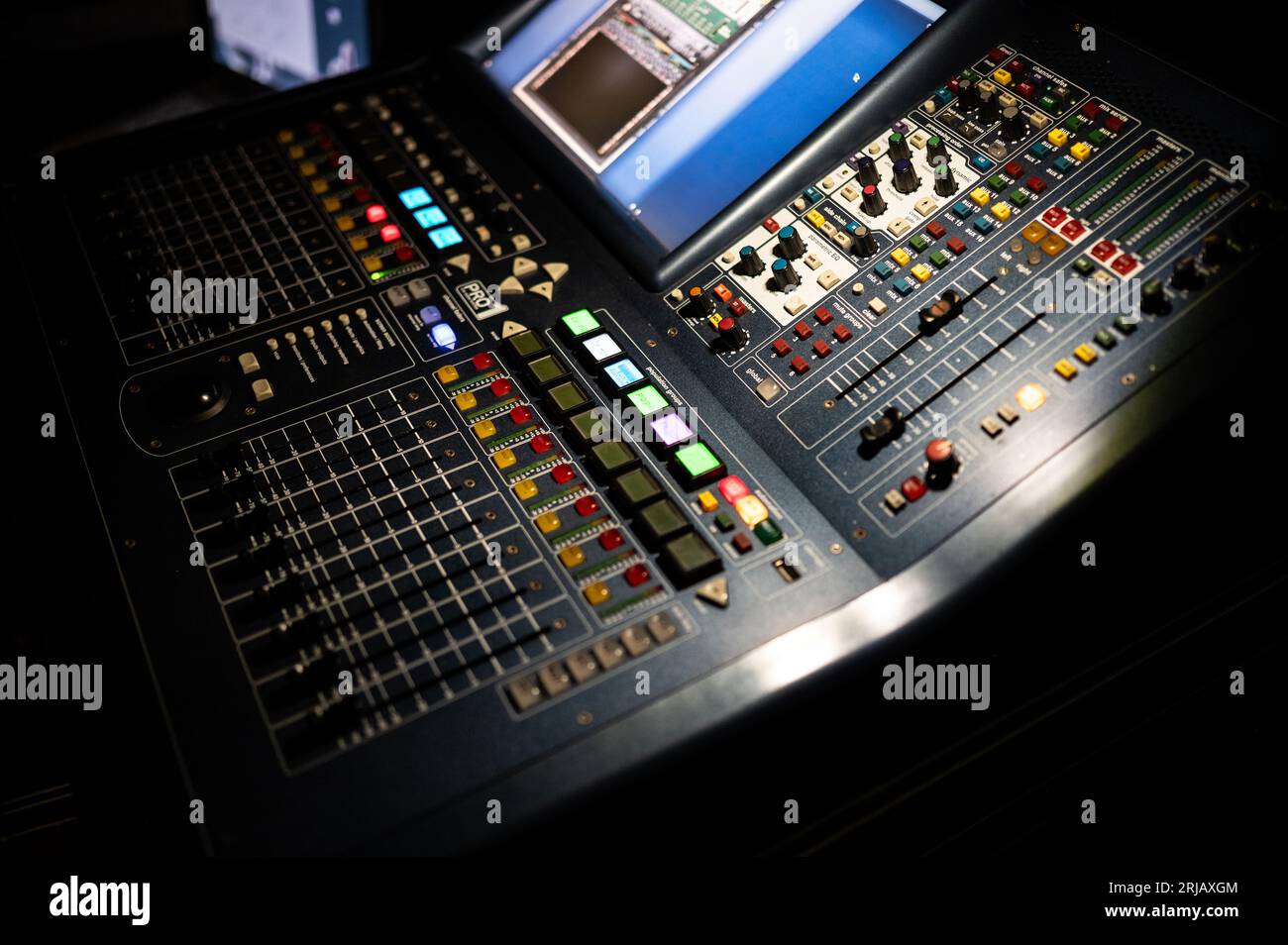 Spanish singer-songwriter Valeria Castro, one of the promising women ...