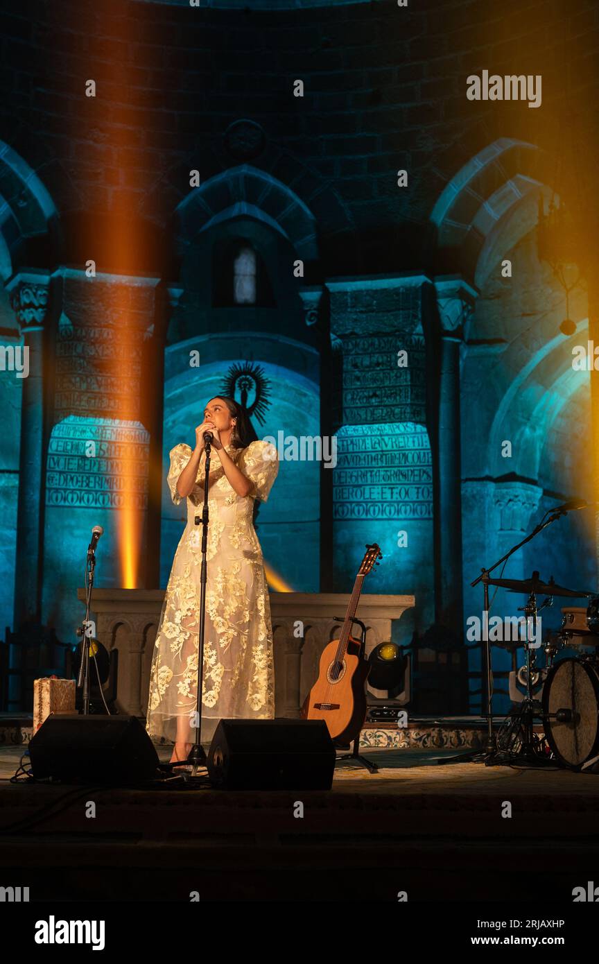 Spanish singer-songwriter Valeria Castro, one of the promising women ...