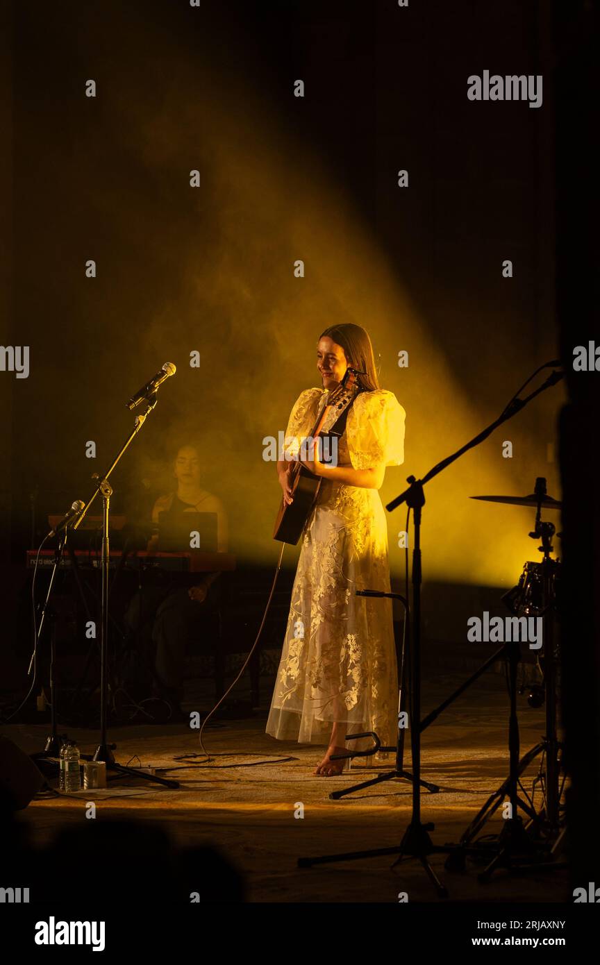 Spanish singer-songwriter Valeria Castro, one of the promising women ...