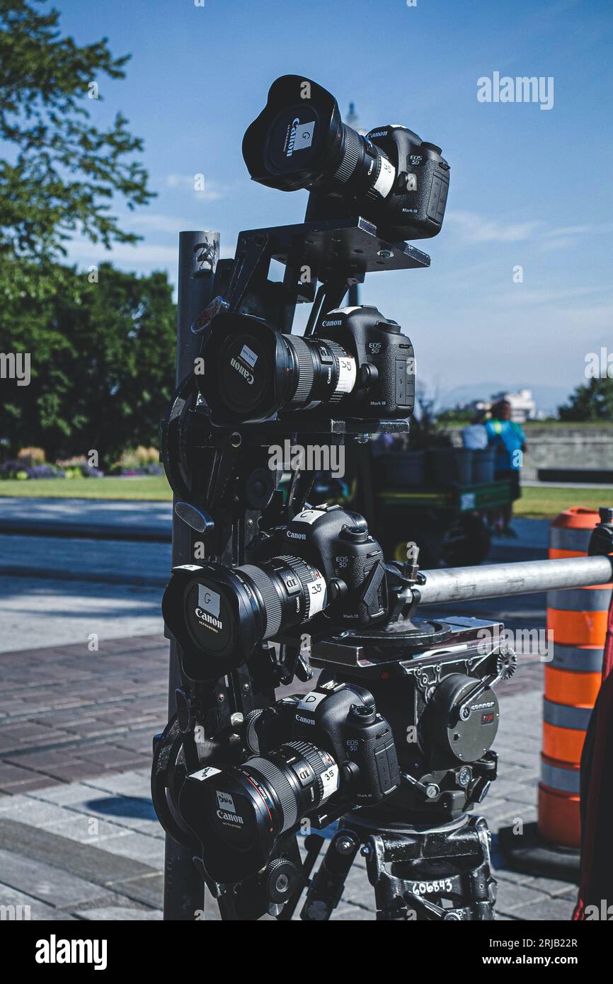 Cameras mounted on a rig to film panoramic shots Stock Photo - Alamy