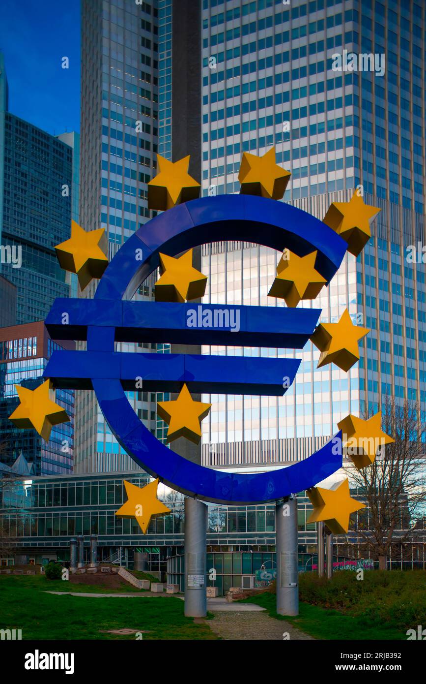 Euro sculpture hi-res stock photography and images - Alamy