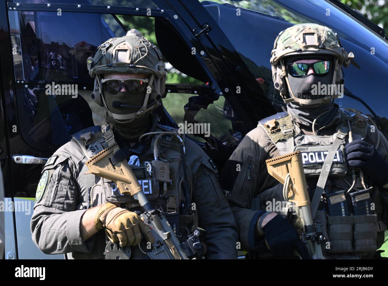 Munich, Germany. 22nd Aug, 2023. Officers of a special operations unit ...