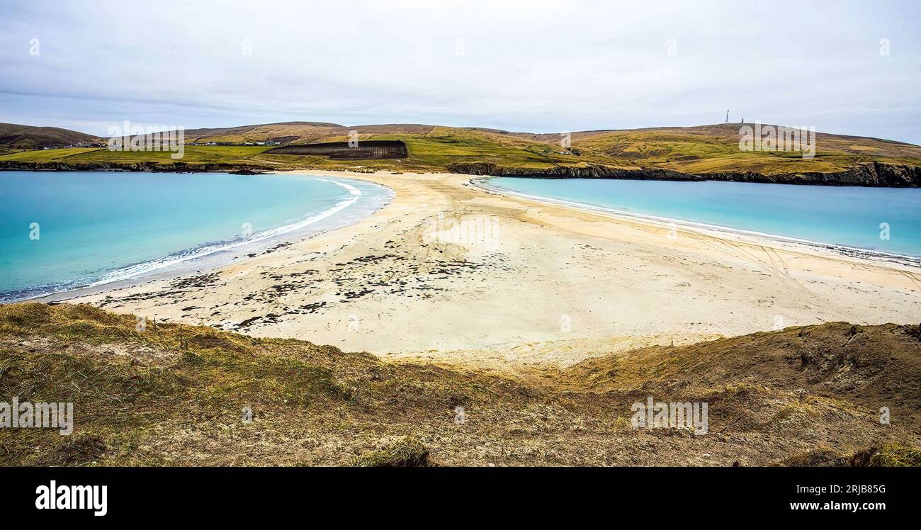 Tombolo beach sand shetland hi-res stock photography and images - Alamy