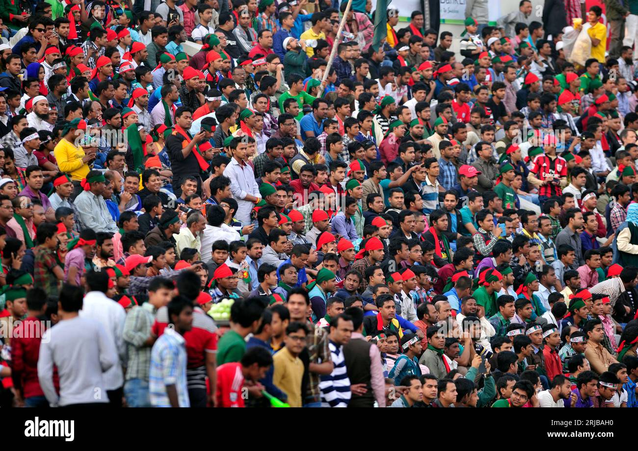 Bangladeshi football fans during the Banglabandhu Gold Cup semifinal ...