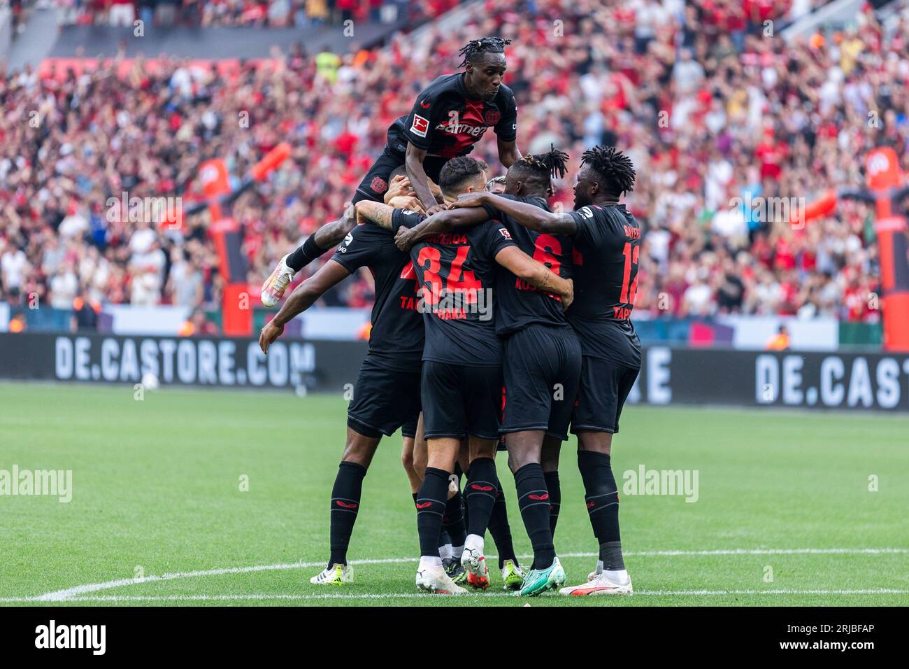 Leverkusen, Bayarena, 19.08.23: Jonathan Tah(Leverkusen) trifft zum 2:0 ...